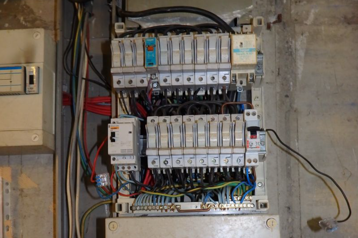 Tableaux Électriques : Installation et Remplacement Sécurisé